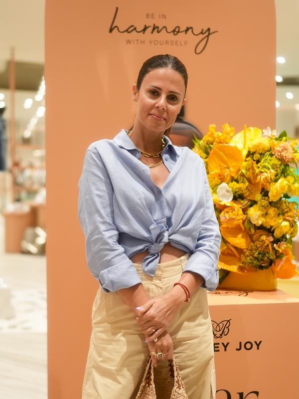 Ashley Joy Duyulara Hitap Eden Davetinde Yeni Parfüm Serisini Tanıttı ...