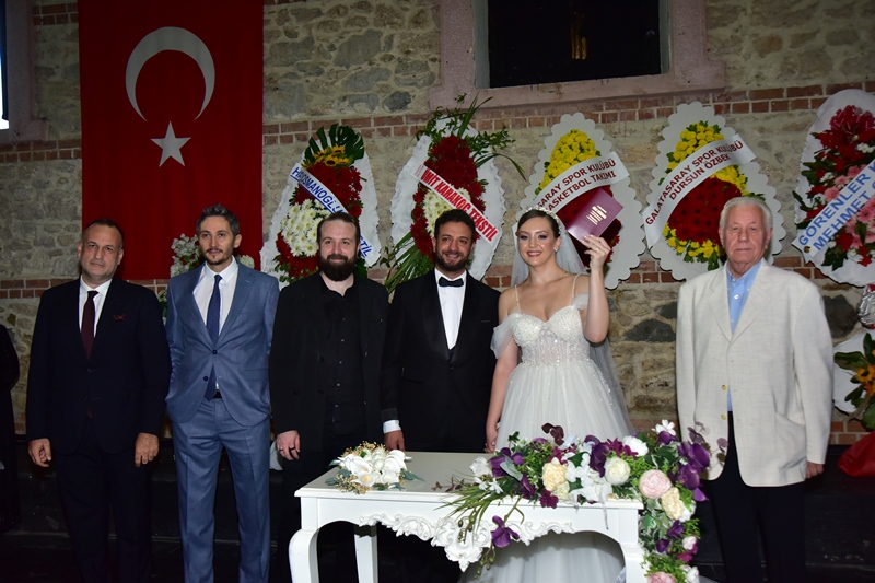 Parıl Erdem-Ergin Belli : Şık Bir Düğünle Dünyaevine Girdiler | KLASS ...