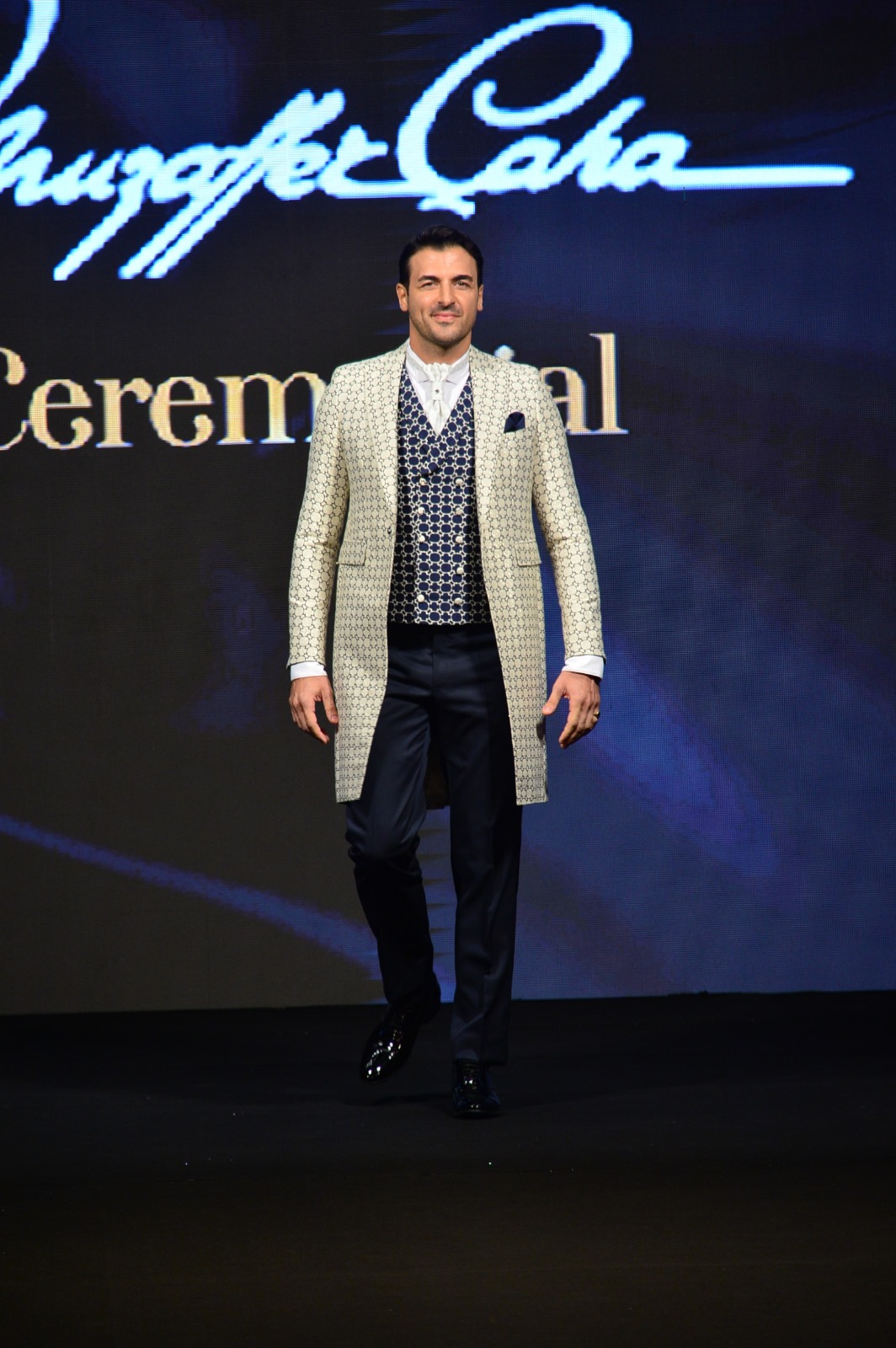 Muzaffer Çaha’dan Görkemli Defile | KLASS Magazin