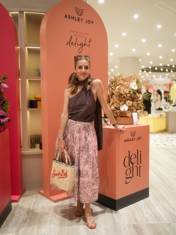 Ashley Joy Duyulara Hitap Eden Davetinde Yeni Parfüm Serisini Tanıttı ...