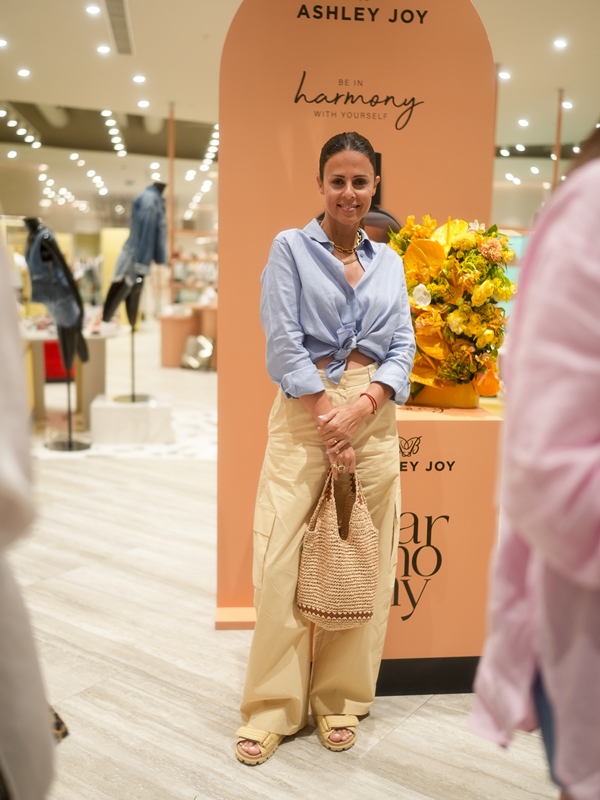 Ashley Joy Duyulara Hitap Eden Davetinde Yeni Parfüm Serisini Tanıttı ...