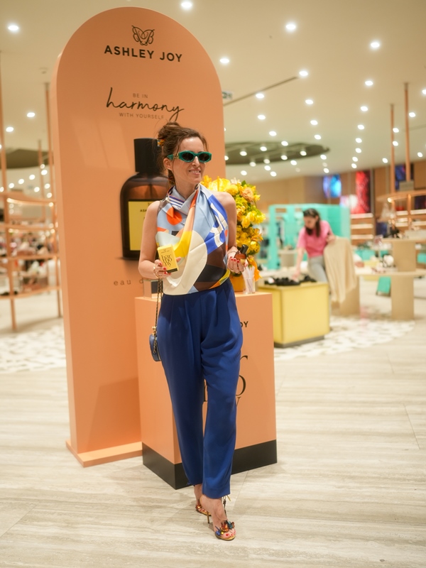 Ashley Joy Duyulara Hitap Eden Davetinde Yeni Parfüm Serisini Tanıttı ...